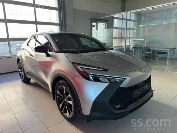 Серый Тойота C-HR 2025 в Рига, объемом двигателя 1.80 л и пробегом 6 тыс. км за 29850 €, фото 2 на AUTOMOTO.COM.LV