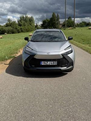 Grey Toyota C-HR 2025 in Kaunas, with an engine capacity of 1.80 L and mileage of 12 thousand km for 24499 €, photo  on AUTOMOTO.COM.LV
