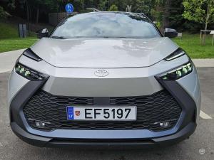 Pelēks Toyota C-HR 2025 Kauņa, ar dzinēja tilpumu 2.00 L un nobraukumu 5 tūkst. km par 33000 €, foto 3 vietnē AUTOMOTO.COM.LV