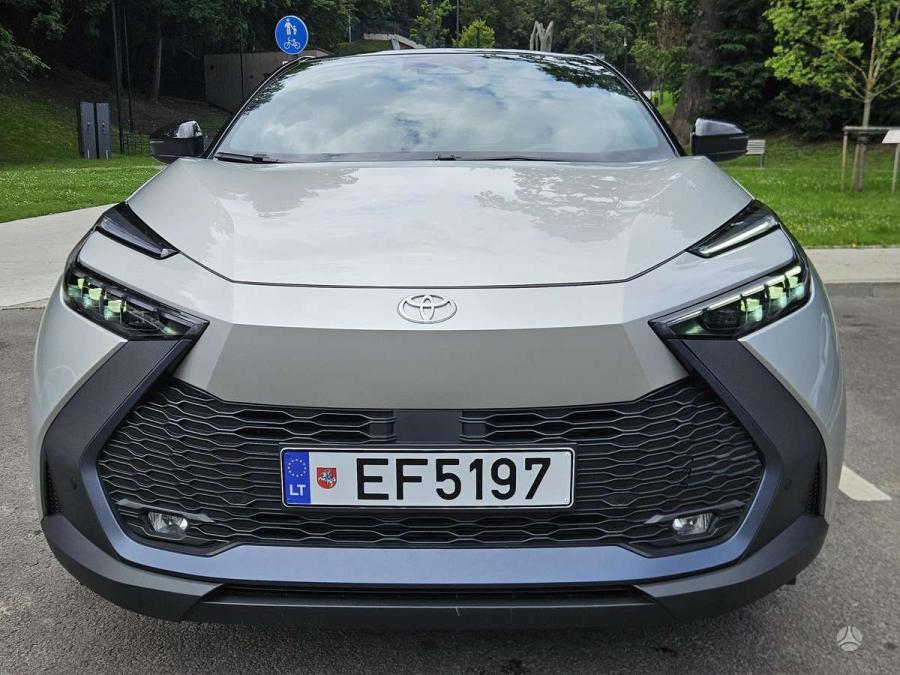 Pelēks Toyota C-HR 2025 Kauņa, ar dzinēja tilpumu 2.00 L un nobraukumu 5 tūkst. km par 33000 €, foto 3 vietnē AUTOMOTO.COM.LV