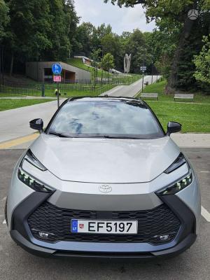 Pelēks Toyota C-HR 2025 Kauņa, ar dzinēja tilpumu 2.00 L un nobraukumu 5 tūkst. km par 33000 €, foto 4 vietnē AUTOMOTO.COM.LV