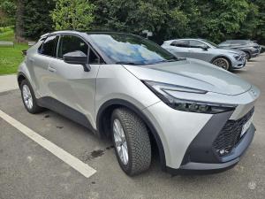 Pelēks Toyota C-HR 2025 Kauņa, ar dzinēja tilpumu 2.00 L un nobraukumu 5 tūkst. km par 33000 €, foto 6 vietnē AUTOMOTO.COM.LV