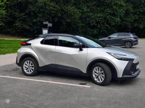 Grey Toyota C-HR 2025 in Kaunas, with an engine capacity of 2.00 L and mileage of 5 thousand km for 33000 €, photo 8 on AUTOMOTO.COM.LV