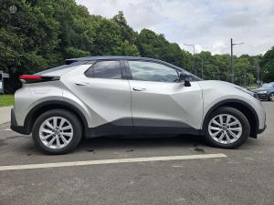 Pelēks Toyota C-HR 2025 Kauņa, ar dzinēja tilpumu 2.00 L un nobraukumu 5 tūkst. km par 33000 €, foto 11 vietnē AUTOMOTO.COM.LV