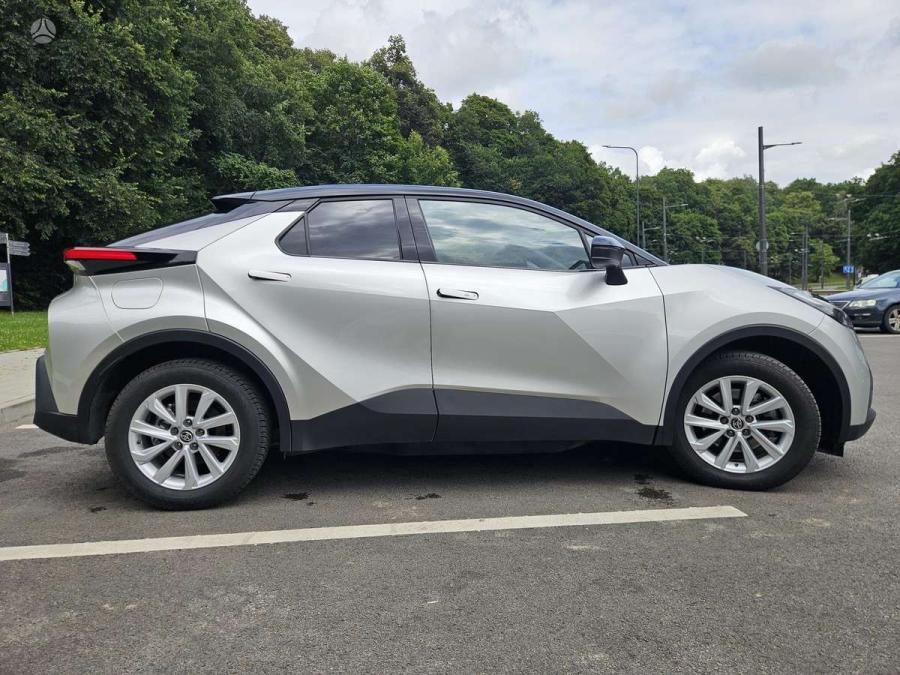 Pelēks Toyota C-HR 2025 Kauņa, ar dzinēja tilpumu 2.00 L un nobraukumu 5 tūkst. km par 33000 €, foto 11 vietnē AUTOMOTO.COM.LV