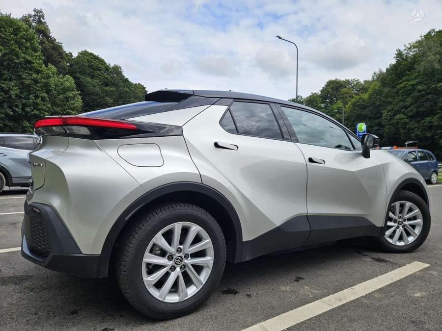 Pelēks Toyota C-HR 2025 Kauņa, ar dzinēja tilpumu 2.00 L un nobraukumu 5 tūkst. km par 33000 €, foto 12 vietnē AUTOMOTO.COM.LV
