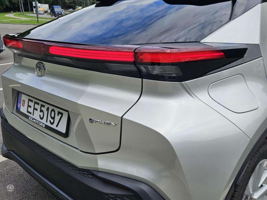 Pelēks Toyota C-HR 2025 Kauņa, ar dzinēja tilpumu 2.00 L un nobraukumu 5 tūkst. km par 33000 €, foto 13 vietnē AUTOMOTO.COM.LV