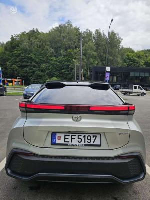 Pelēks Toyota C-HR 2025 Kauņa, ar dzinēja tilpumu 2.00 L un nobraukumu 5 tūkst. km par 33000 €, foto 15 vietnē AUTOMOTO.COM.LV