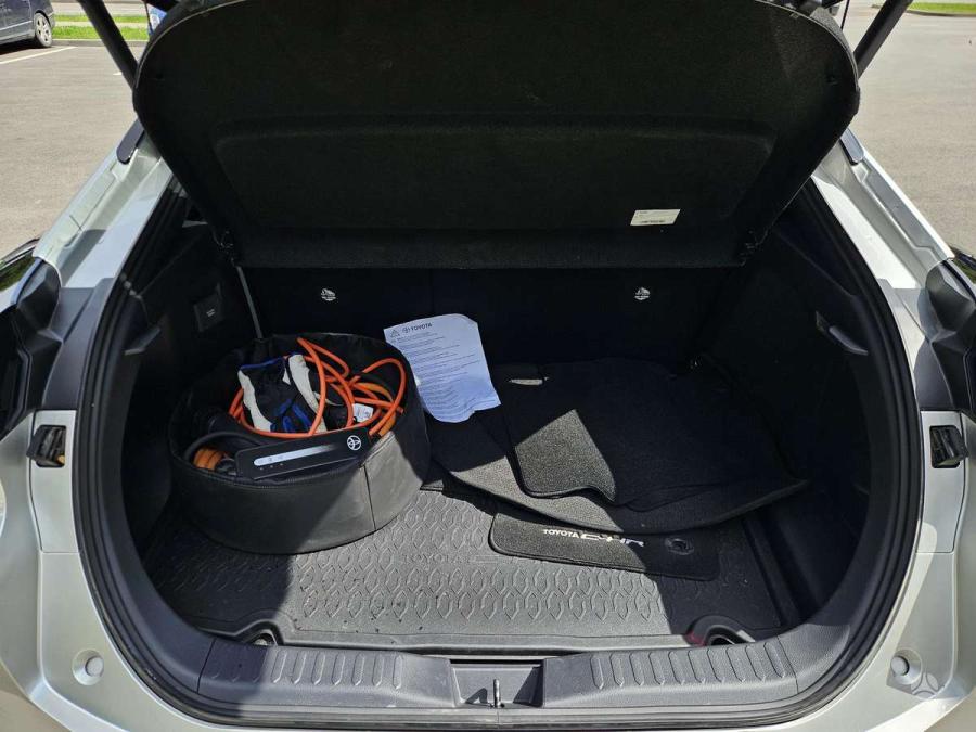 Pelēks Toyota C-HR 2025 Kauņa, ar dzinēja tilpumu 2.00 L un nobraukumu 5 tūkst. km par 33000 €, foto 20 vietnē AUTOMOTO.COM.LV