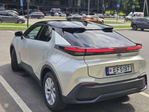 Pelēks Toyota C-HR 2025 Kauņa, ar dzinēja tilpumu 2.00 L un nobraukumu 5 tūkst. km par 33000 €, foto 22 vietnē AUTOMOTO.COM.LV