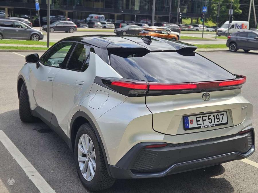 Pelēks Toyota C-HR 2025 Kauņa, ar dzinēja tilpumu 2.00 L un nobraukumu 5 tūkst. km par 33000 €, foto 22 vietnē AUTOMOTO.COM.LV