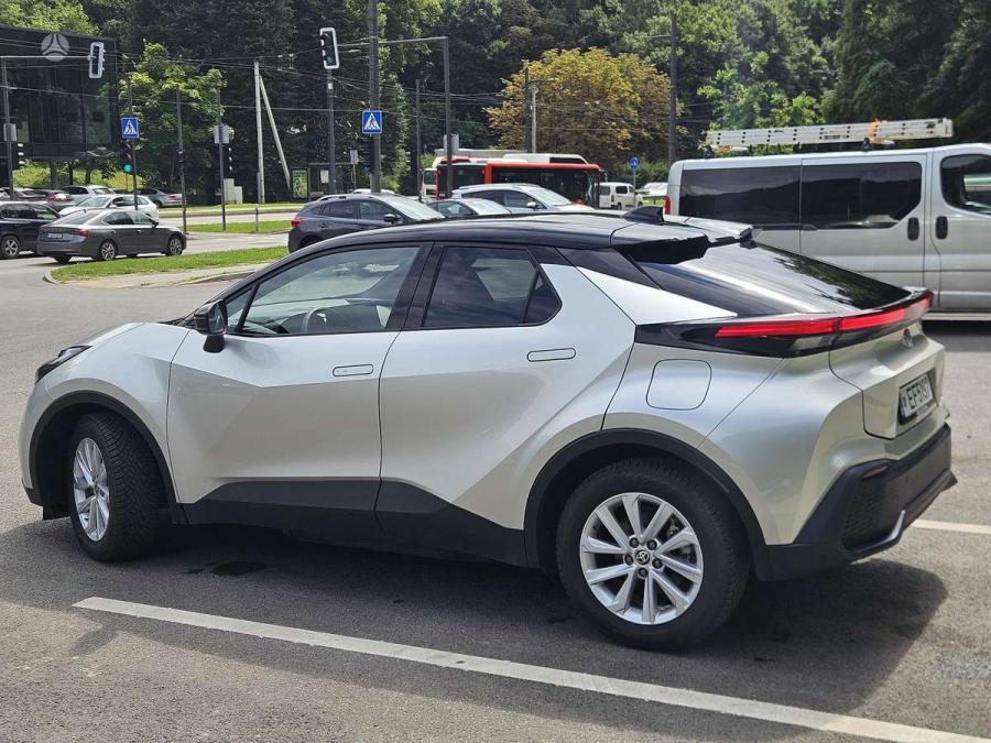 Pelēks Toyota C-HR 2025 Kauņa, ar dzinēja tilpumu 2.00 L un nobraukumu 5 tūkst. km par 33000 €, foto 23 vietnē AUTOMOTO.COM.LV