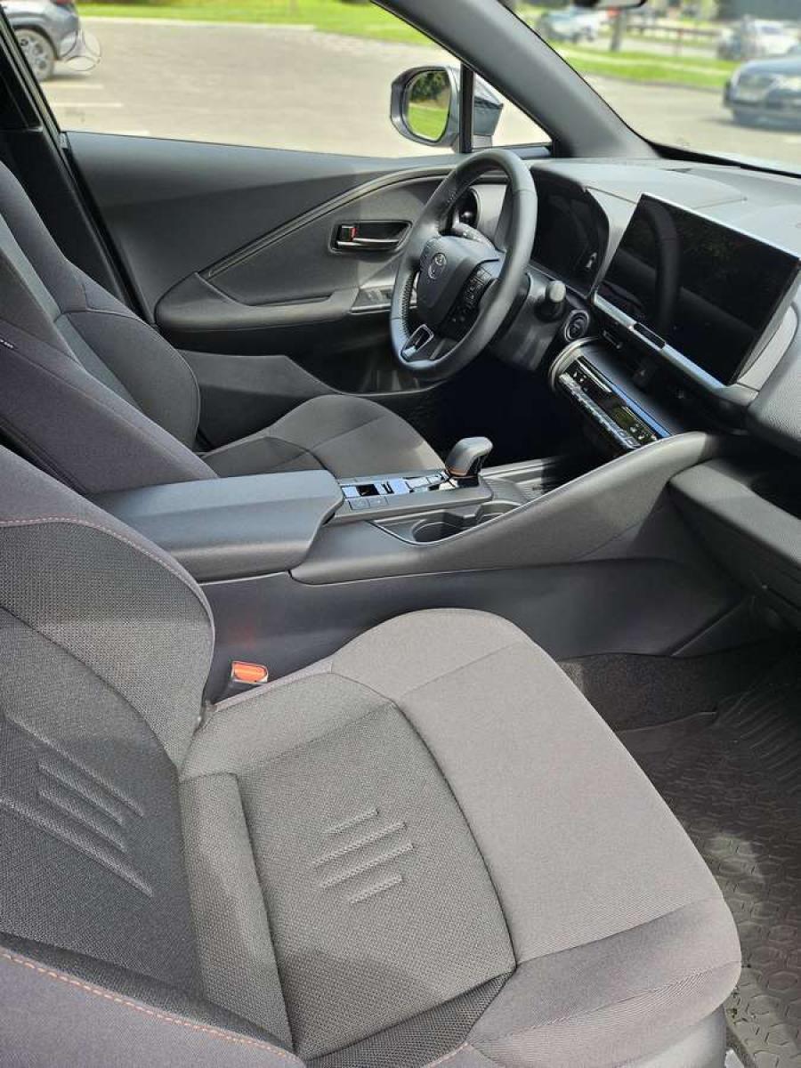 Pelēks Toyota C-HR 2025 Kauņa, ar dzinēja tilpumu 2.00 L un nobraukumu 5 tūkst. km par 33000 €, foto 37 vietnē AUTOMOTO.COM.LV