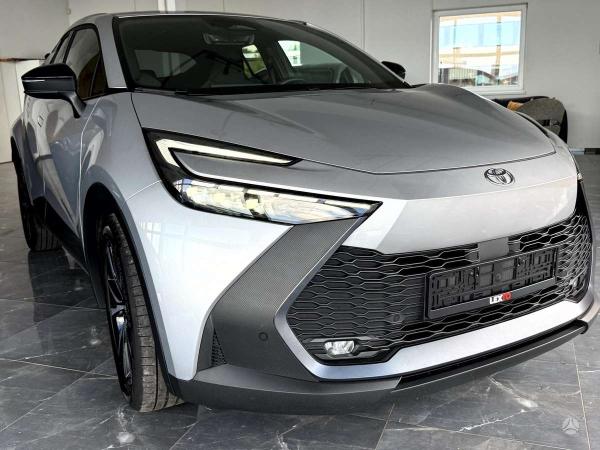 Pelēks Toyota C-HR 2025 Panevēža, ar dzinēja tilpumu 1.80 L un nobraukumu 74 tūkst. km par 27400 €, foto 6 vietnē AUTOMOTO.COM.LV