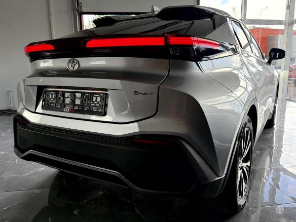 Pelēks Toyota C-HR 2025 Panevēža, ar dzinēja tilpumu 1.80 L un nobraukumu 74 tūkst. km par 27400 €, foto 8 vietnē AUTOMOTO.COM.LV