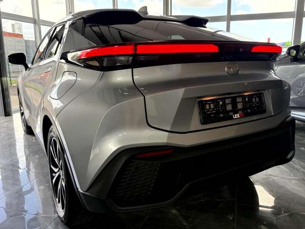 Pelēks Toyota C-HR 2025 Panevēža, ar dzinēja tilpumu 1.80 L un nobraukumu 74 tūkst. km par 27400 €, foto 9 vietnē AUTOMOTO.COM.LV