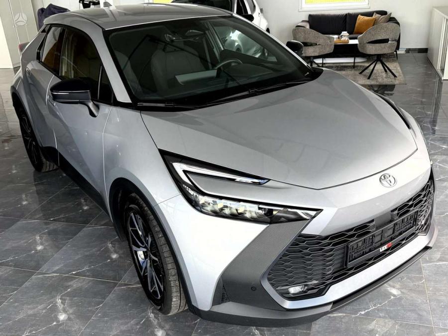 Pelēks Toyota C-HR 2025 Panevēža, ar dzinēja tilpumu 1.80 L un nobraukumu 74 tūkst. km par 27400 €, foto 13 vietnē AUTOMOTO.COM.LV