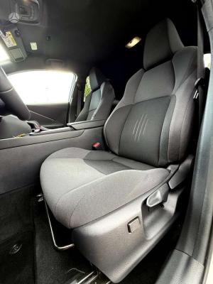 Pelēks Toyota C-HR 2025 Panevēža, ar dzinēja tilpumu 1.80 L un nobraukumu 74 tūkst. km par 27400 €, foto 25 vietnē AUTOMOTO.COM.LV