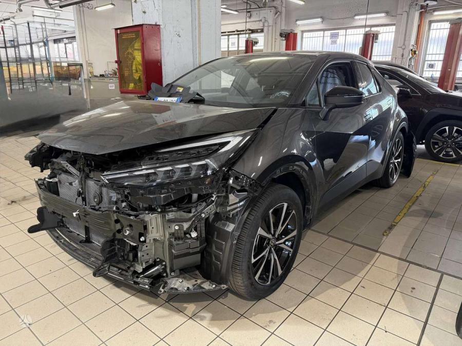 Grey Toyota C-HR 2025 in Siauliai, with an engine capacity of 1.99 L and mileage of 3 thousand km for 22700 €, photo 1 on AUTOMOTO.COM.LV