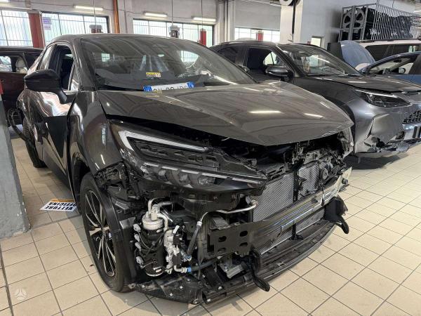 Grey Toyota C-HR 2025 in Siauliai, with an engine capacity of 1.99 L and mileage of 3 thousand km for 22700 €, photo 3 on AUTOMOTO.COM.LV