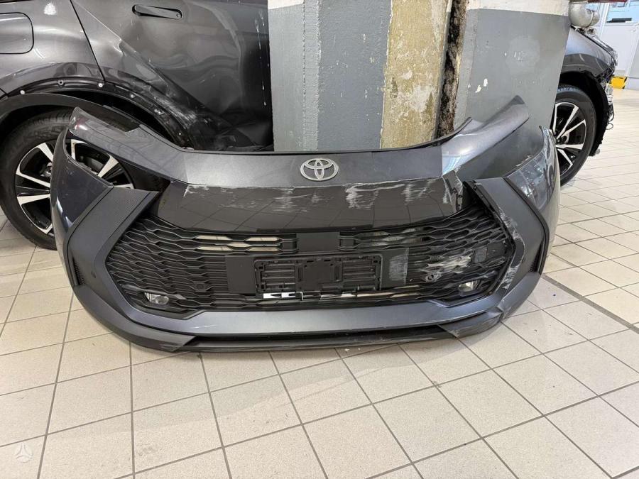 Grey Toyota C-HR 2025 in Siauliai, with an engine capacity of 1.99 L and mileage of 3 thousand km for 22700 €, photo 9 on AUTOMOTO.COM.LV