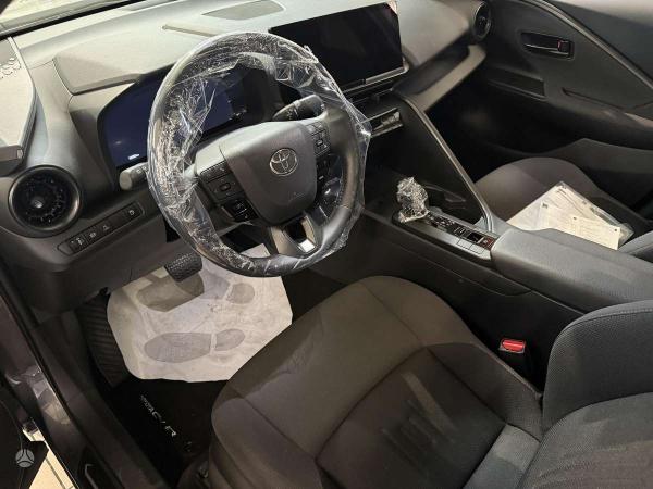 Grey Toyota C-HR 2025 in Siauliai, with an engine capacity of 1.99 L and mileage of 3 thousand km for 22700 €, photo 9 on AUTOMOTO.COM.LV