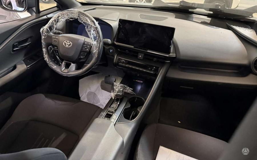 Grey Toyota C-HR 2025 in Siauliai, with an engine capacity of 1.99 L and mileage of 3 thousand km for 22700 €, photo 11 on AUTOMOTO.COM.LV