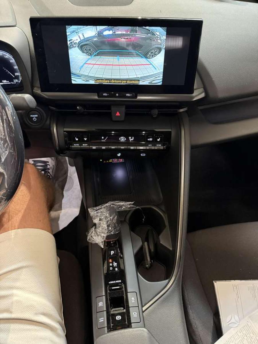 Grey Toyota C-HR 2025 in Siauliai, with an engine capacity of 1.99 L and mileage of 3 thousand km for 22700 €, photo 15 on AUTOMOTO.COM.LV