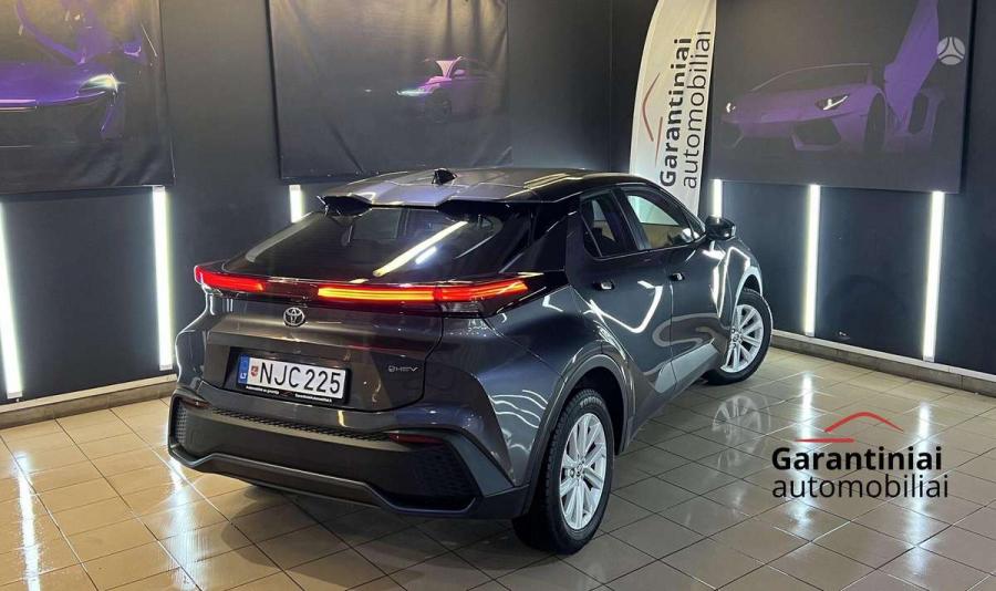 Grey Toyota C-HR 2025 in Vilnius, with an engine capacity of 1.80 L and mileage of 35 thousand km for 26500 €, photo 3 on AUTOMOTO.COM.LV