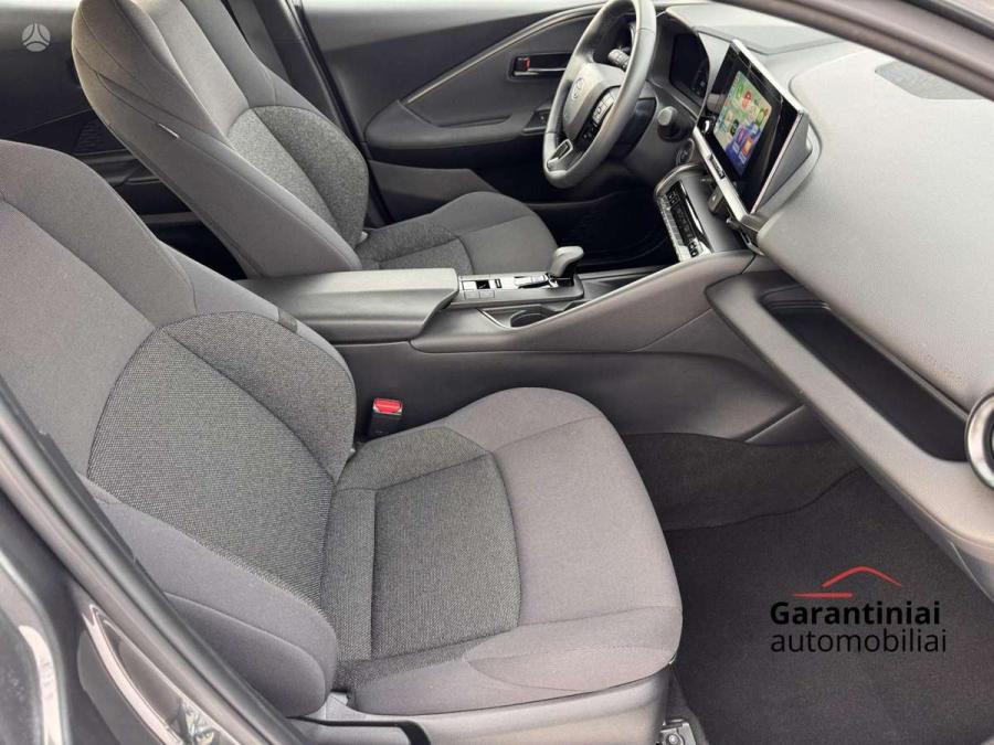 Grey Toyota C-HR 2025 in Vilnius, with an engine capacity of 1.80 L and mileage of 35 thousand km for 26500 €, photo 7 on AUTOMOTO.COM.LV