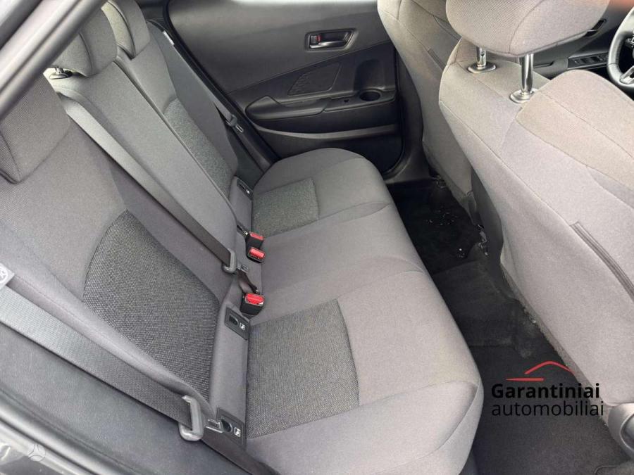 Grey Toyota C-HR 2025 in Vilnius, with an engine capacity of 1.80 L and mileage of 35 thousand km for 26500 €, photo 8 on AUTOMOTO.COM.LV
