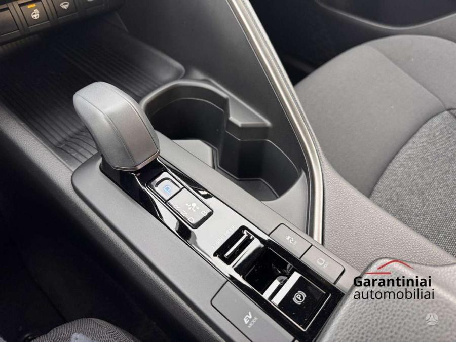 Grey Toyota C-HR 2025 in Vilnius, with an engine capacity of 1.80 L and mileage of 35 thousand km for 26500 €, photo 27 on AUTOMOTO.COM.LV