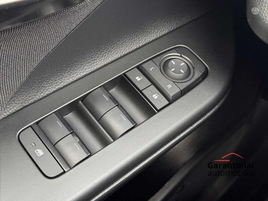 Grey Toyota C-HR 2025 in Vilnius, with an engine capacity of 1.80 L and mileage of 35 thousand km for 26500 €, photo 28 on AUTOMOTO.COM.LV