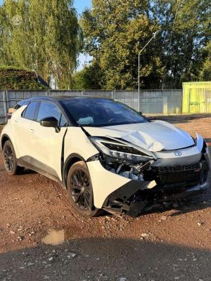Pelēks Toyota C-HR 2025 Kauņa, ar dzinēja tilpumu 1.99 L un nobraukumu 13 tūkst. km par 23900 €, foto 6 vietnē AUTOMOTO.COM.LV