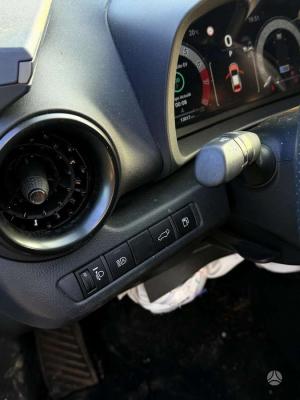 Pelēks Toyota C-HR 2025 Kauņa, ar dzinēja tilpumu 1.99 L un nobraukumu 13 tūkst. km par 23900 €, foto 25 vietnē AUTOMOTO.COM.LV