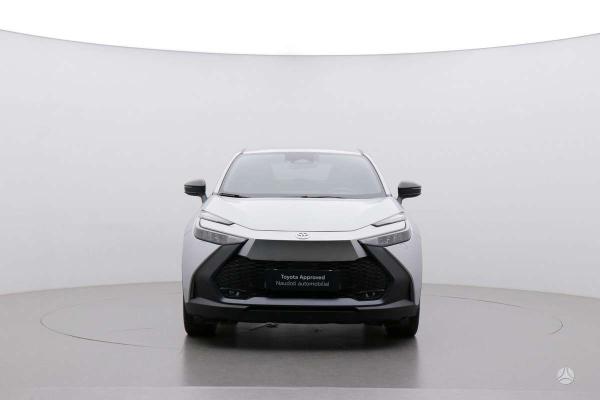 Toyota C-HR 2025 in Vilnius on AUTOMOTO.COM.LV Grey Toyota C-HR 2025 in Vilnius, with an engine capacity of 1.80 L and mileage of 32 thousand km for 31990 €, photo 6 on AUTOMOTO.COM.LV