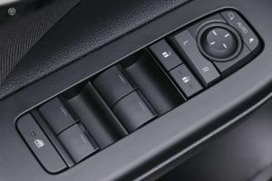 Pelēks Toyota C-HR 2025 Viļņa, ar dzinēja tilpumu 1.80 L un nobraukumu 32 tūkst. km par 31990 €, foto 25 vietnē AUTOMOTO.COM.LV