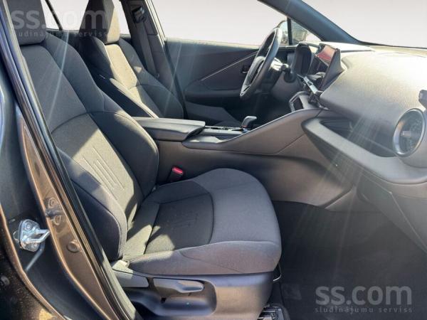 Серый Тойота C-HR 2025 в Рига, объемом двигателя 1.80 л и пробегом 32 тыс. км за 27900 €, фото 7 на AUTOMOTO.COM.LV