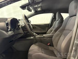 Серый Тойота C-HR 2025 в Вентспилс, объемом двигателя 1.80 л и пробегом 4 тыс. км за 27490 €, фото 6 на AUTOMOTO.COM.LV