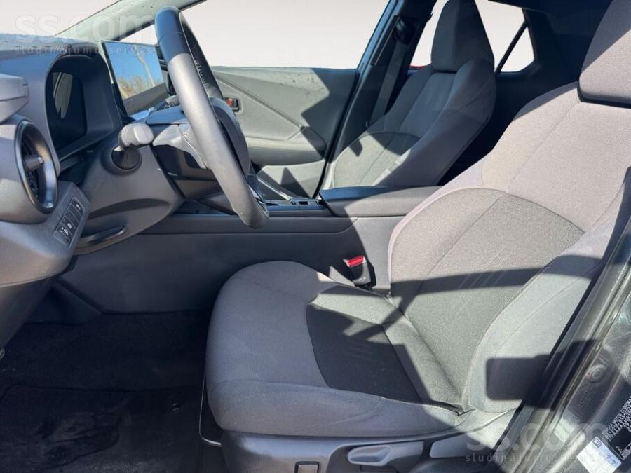 Pelēks Toyota C-HR 2025 Rīga, ar dzinēja tilpumu 1.80 L un nobraukumu 32 tūkst. km par 27900 €, foto 12 vietnē AUTOMOTO.COM.LV