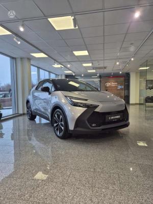 Серый Тойота C-HR 2026 в Клайпеда, объемом двигателя 1.80 л и пробегом 5 тыс. км за 37555 €, фото 2 на AUTOMOTO.COM.LV