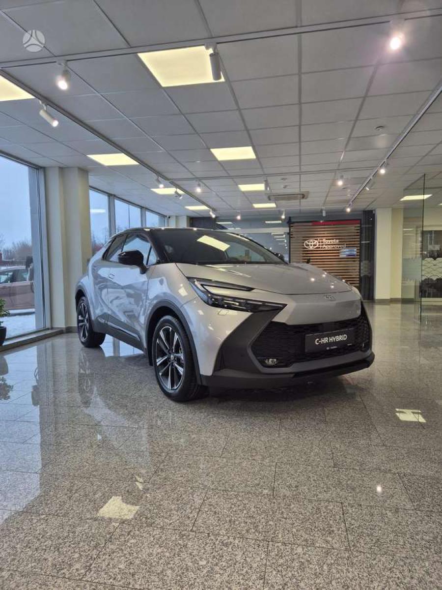 Серый Тойота C-HR 2026 в Клайпеда, объемом двигателя 1.80 л и пробегом 5 тыс. км за 37555 €, фото 2 на AUTOMOTO.COM.LV