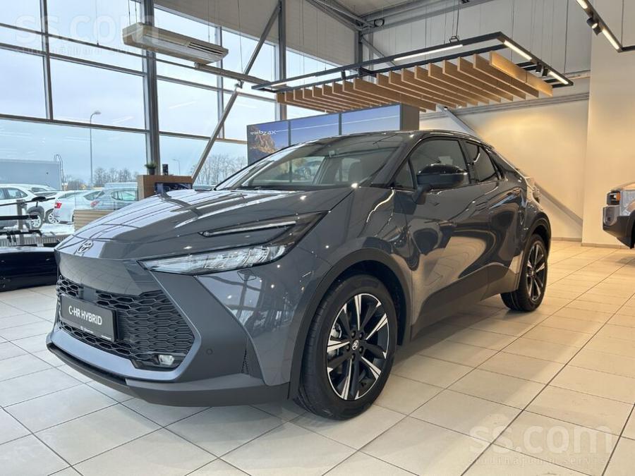 Pelēks Toyota C-HR 2026 Ventspils, ar dzinēja tilpumu 1.80 L un nobraukumu 10 tūkst. km par 34580 €, foto 1 vietnē AUTOMOTO.COM.LV