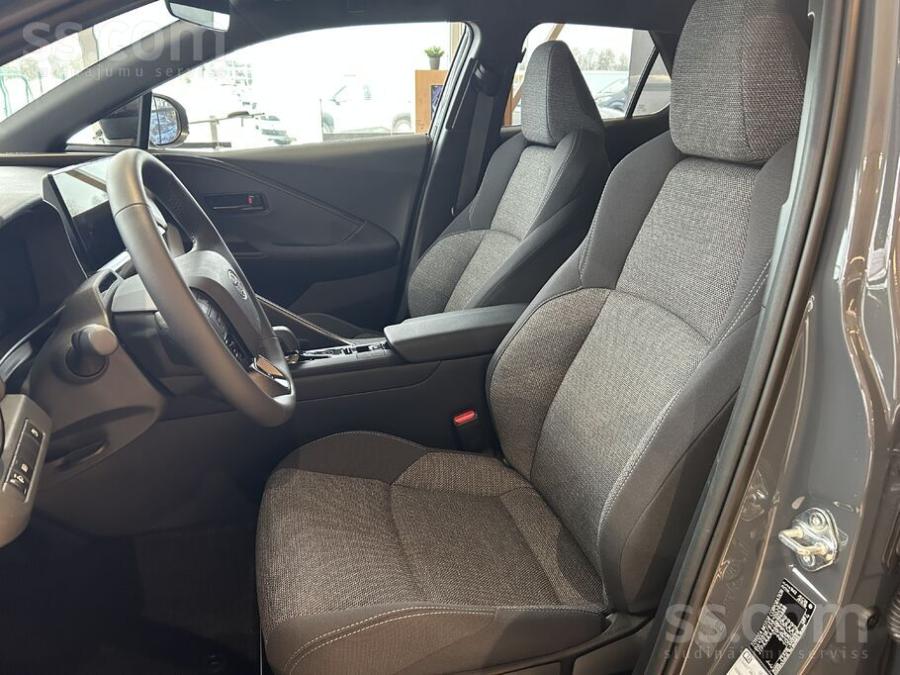 Pelēks Toyota C-HR 2026 Ventspils, ar dzinēja tilpumu 1.80 L un nobraukumu 10 tūkst. km par 34580 €, foto 10 vietnē AUTOMOTO.COM.LV
