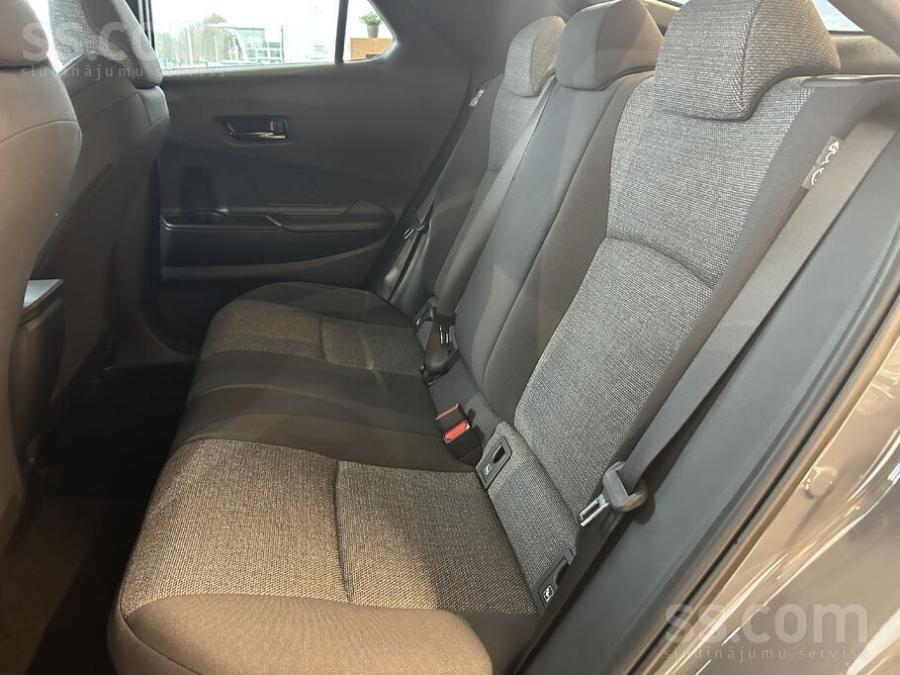 Pelēks Toyota C-HR 2026 Ventspils, ar dzinēja tilpumu 1.80 L un nobraukumu 10 tūkst. km par 34580 €, foto 12 vietnē AUTOMOTO.COM.LV