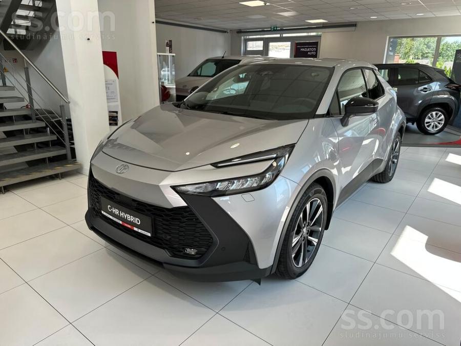 Pelēks Toyota C-HR 2026 Jēkabpils, ar dzinēja tilpumu 1.80 L un nobraukumu 0 tūkst. km par 30990 €, foto 1 vietnē AUTOMOTO.COM.LV