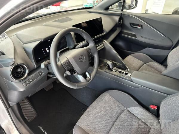 Pelēks Toyota C-HR 2026 Jēkabpils, ar dzinēja tilpumu 1.80 L un nobraukumu 0 tūkst. km par 30990 €, foto 9 vietnē AUTOMOTO.COM.LV
