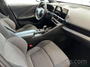 Pelēks Toyota C-HR 2026 Jēkabpils, ar dzinēja tilpumu 1.80 L un nobraukumu 0 tūkst. km par 30990 €, foto 14 vietnē AUTOMOTO.COM.LV