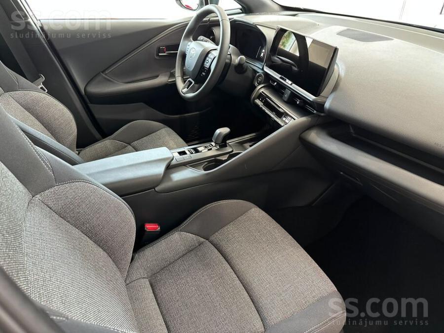 Pelēks Toyota C-HR 2026 Jēkabpils, ar dzinēja tilpumu 1.80 L un nobraukumu 0 tūkst. km par 30990 €, foto 14 vietnē AUTOMOTO.COM.LV