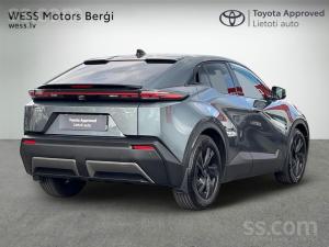 Pelēks Toyota C-HR 2026 Rīga, ar dzinēja tilpumu 1.80 L un nobraukumu 6 tūkst. km par 41990 €, foto 3 vietnē AUTOMOTO.COM.LV